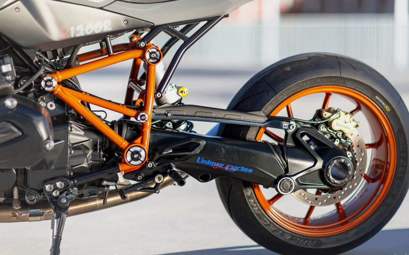 BMW R1200R by Unique Custom Cycles | Improb
